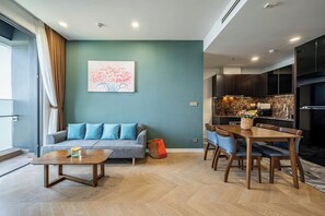 Apartamento luxo, 1 quarto, sacada, vista para o rio | Área de estar