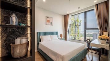 Apartamento Deluxe, 1 quarto, varanda, vista para o rio | Secretária, secretária adequada para computadores portáteis