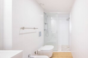 Um polibã, artigos de higiene pessoal grátis, um secador de cabelo 