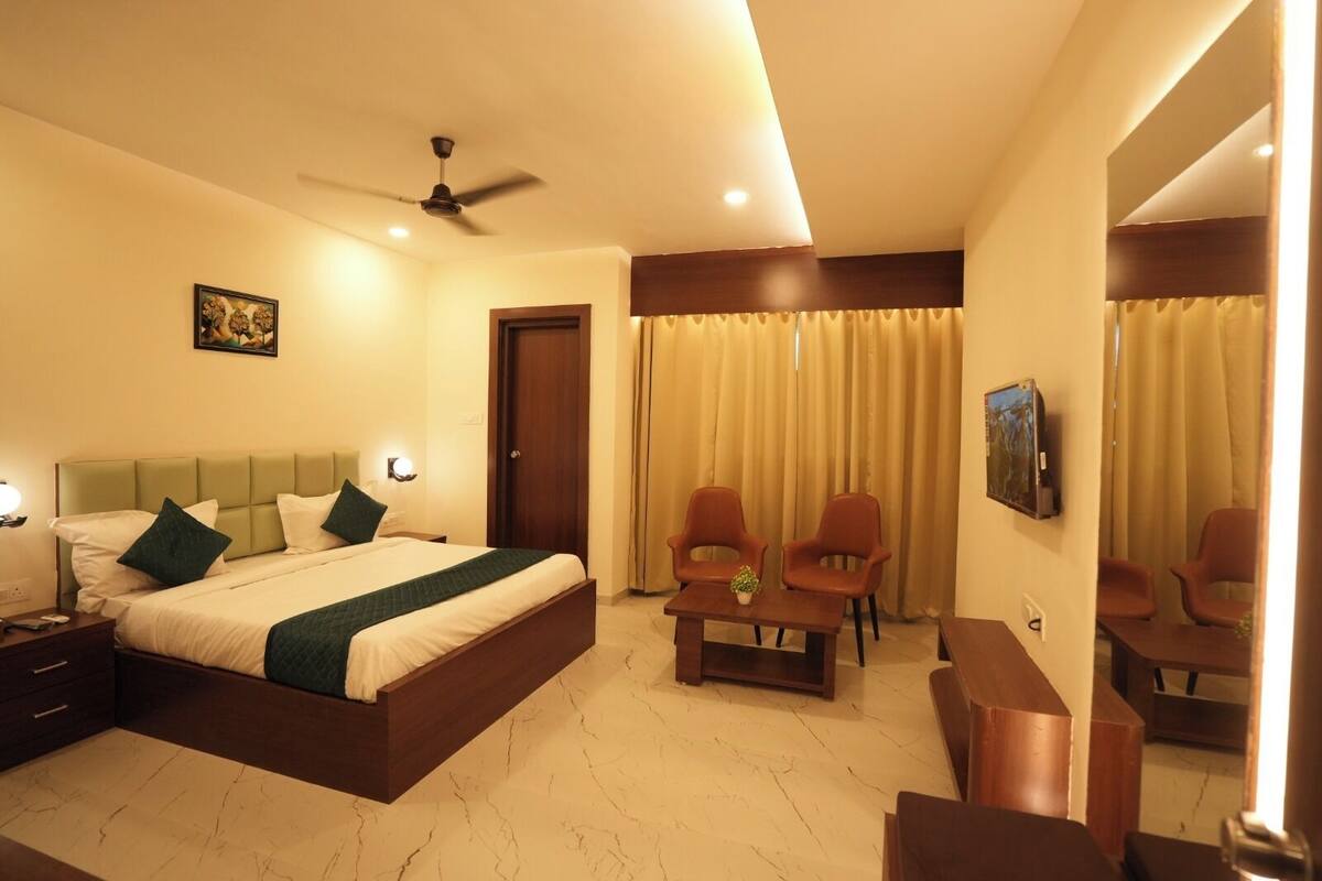 Suite de Luxo, Vista para a cidade | Ferro/tábua de engomar, Wi-fi grátis