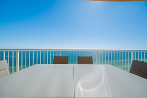 Apartamento em Condomínio Fechado, 3 quartos | Refeições ao ar livre