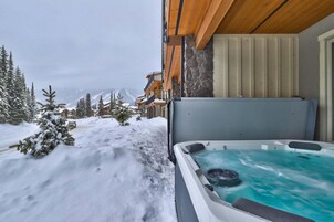Condo, 2 quartos | Hidromassagem externa