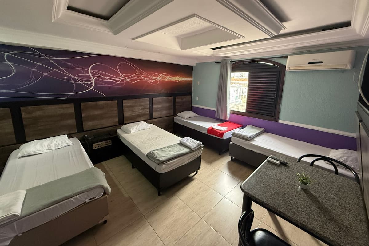 Quarto standard, várias camas | Wi-Fi de cortesia