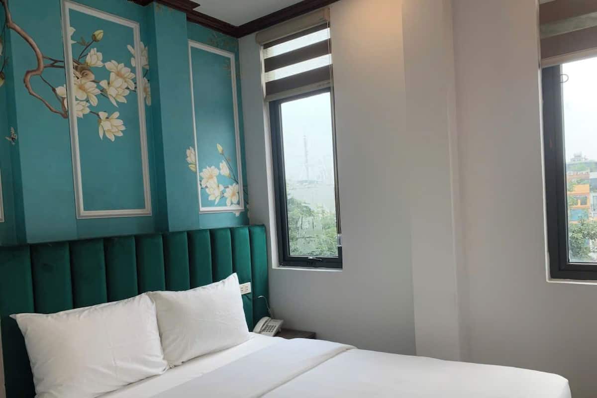 Quarto Duplo Deluxe, 1 cama queen-size, Vista para a cidade | Roupa de alta qualidade, edredões de penas, camas de colchão pillowtop