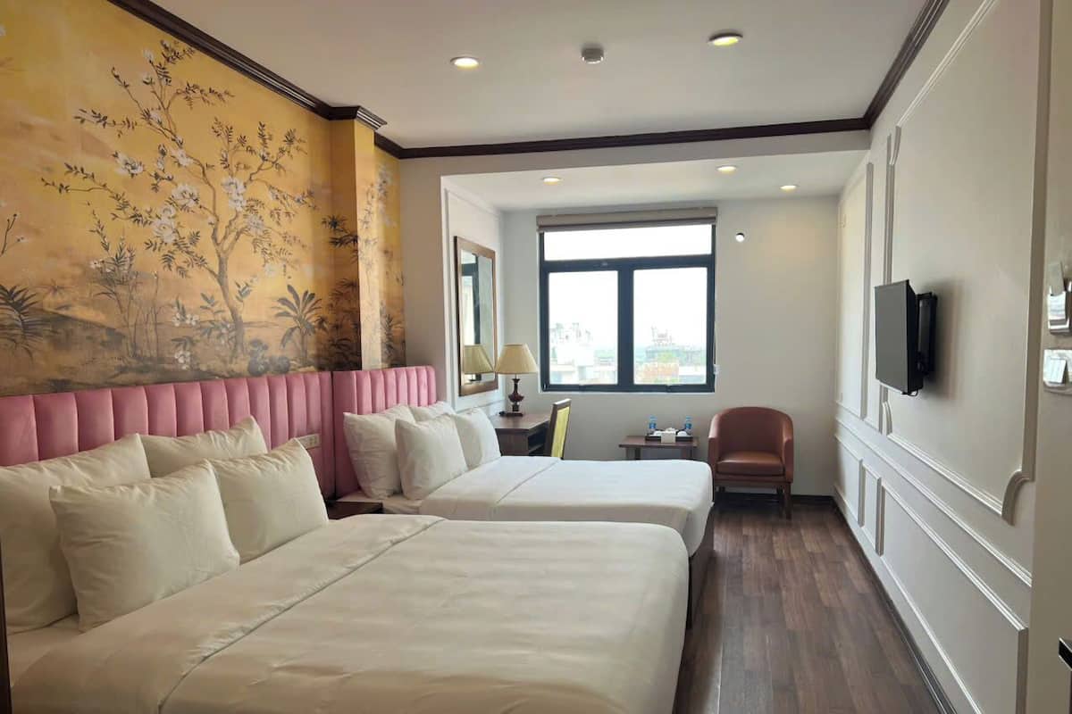 Quarto Quádruplo Premier, Vista para a cidade | Roupa de alta qualidade, edredões de penas, camas de colchão pillowtop