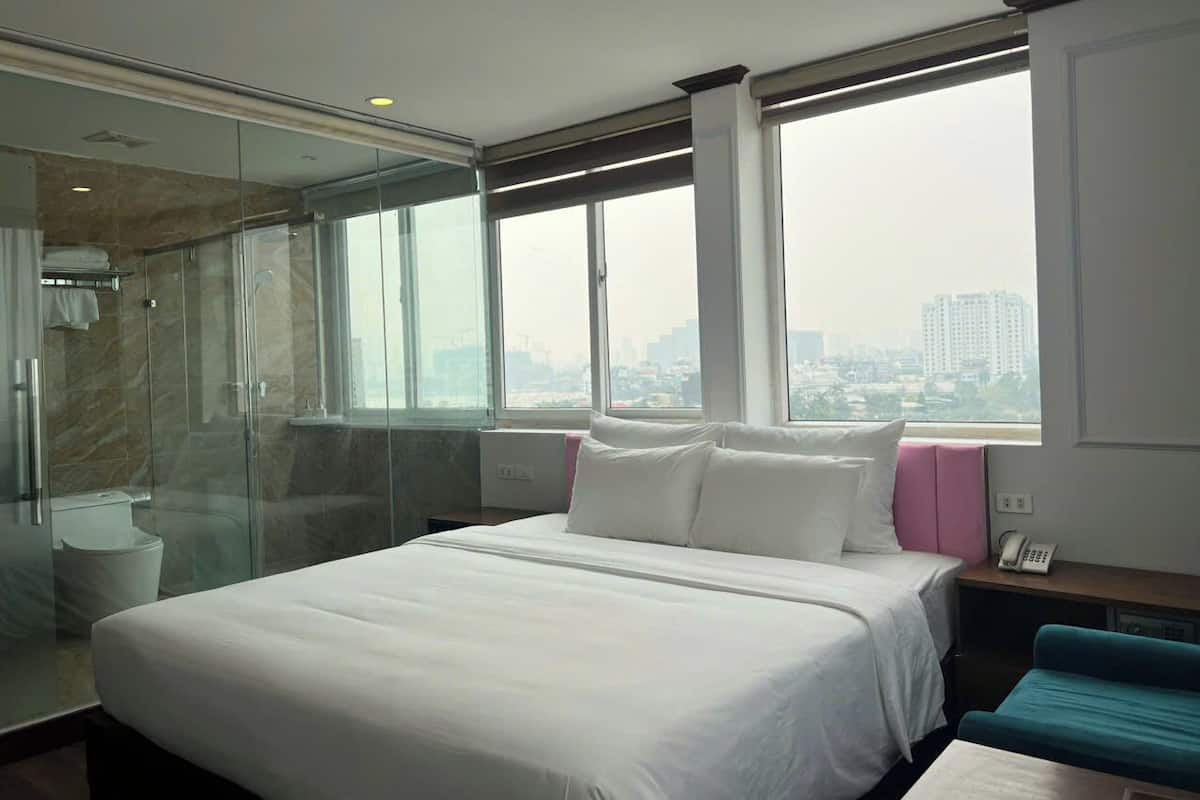 Quarto Duplo Júnior, 1 cama king-size, Vista para a cidade | Roupa de alta qualidade, edredões de penas, camas de colchão pillowtop