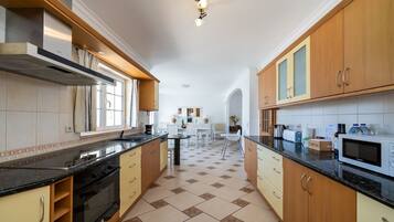 Villa, varanda, vista para o jardim | Cozinha privada | Uma cafeteira/bule, uma chaleira elétrica