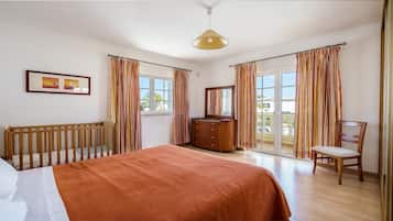 Villa, varanda, vista para o jardim | Cofre no quarto, quartos insonorizados, ferro/tábua de engomar