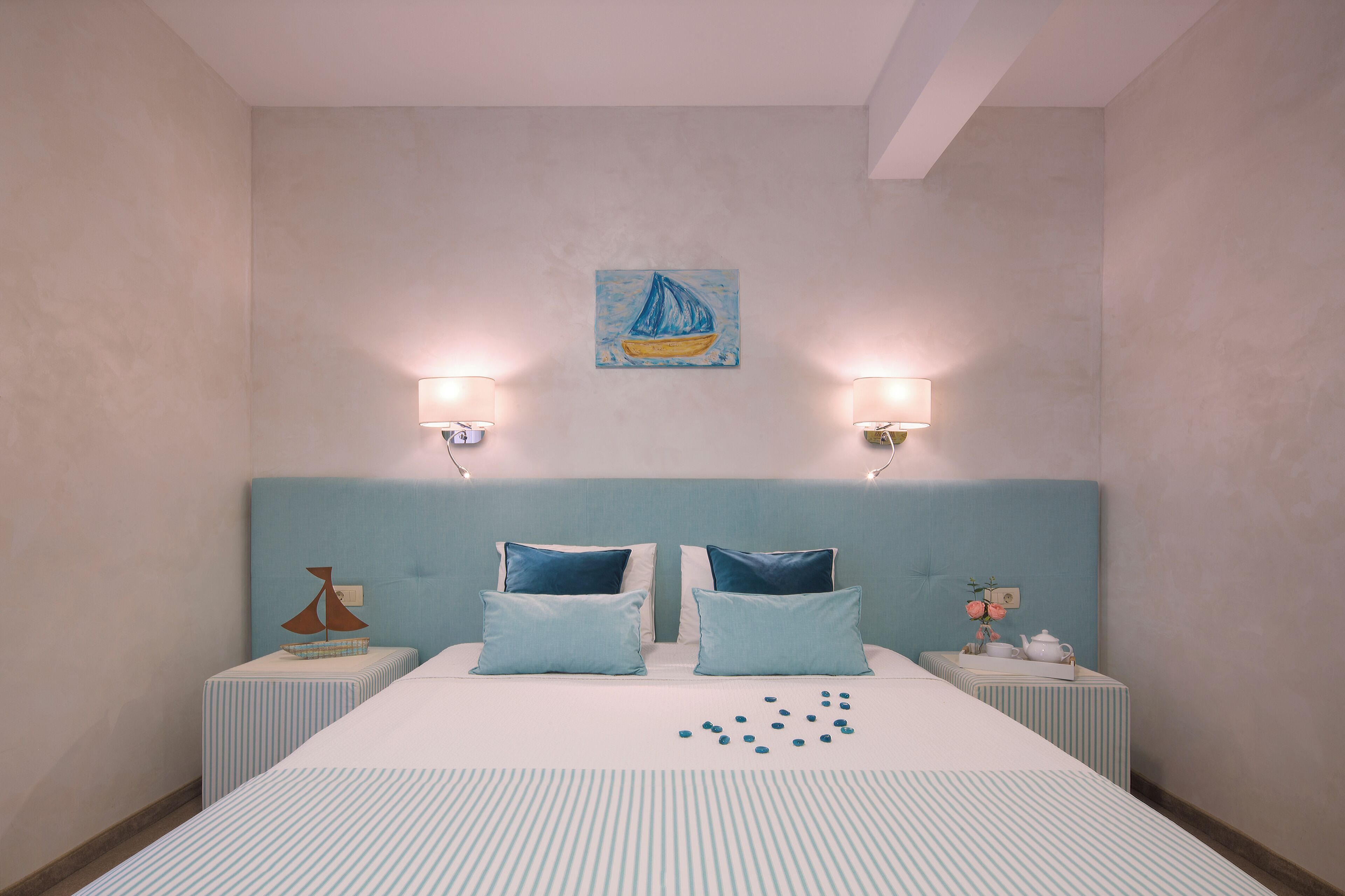 Quarto Triplo Comfort | Com decoração personalizada, com mobília individualizada 