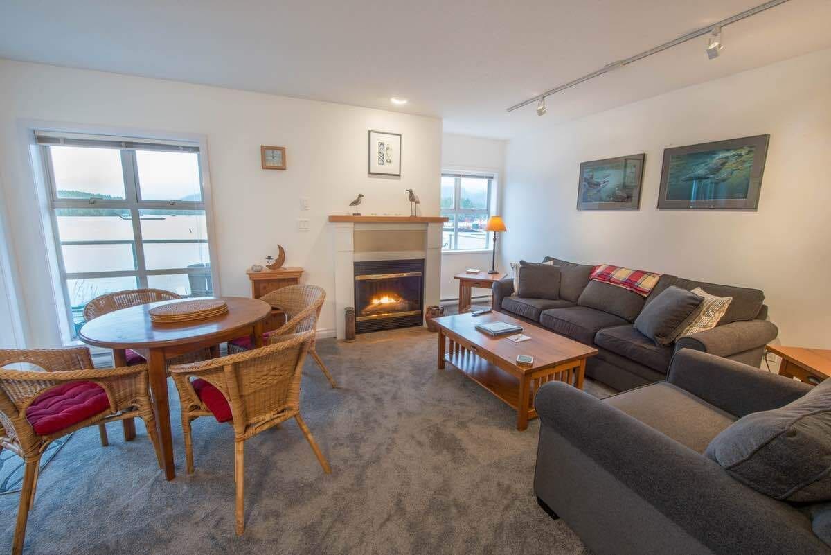 La Vie En Rose - A Fabulous Ground-level Unit With Deck Facing Meares Island. - Tofino