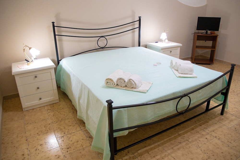 Holiday Home 'Db - Mimosa' with Private Terrace, Wi-Fi and Air ...