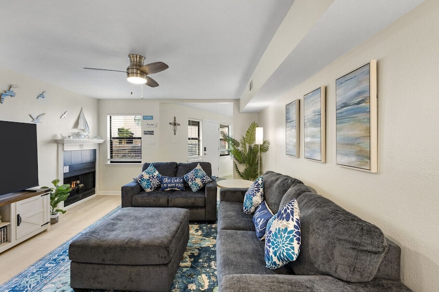 Elegant Lakefront Condo Showcasing Spectacular Views. - Kemah Boardwalk, Kemah