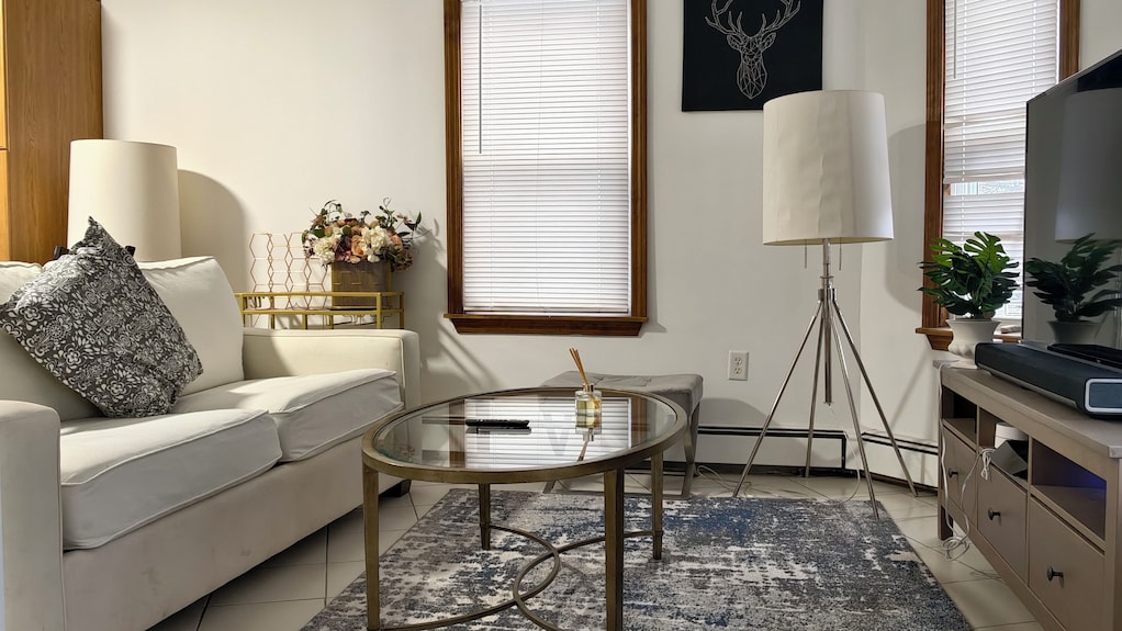 Comfortable 2br For Families In Quiet Neighborhood Of Watertown, In Unit Laundry - Massachusetts