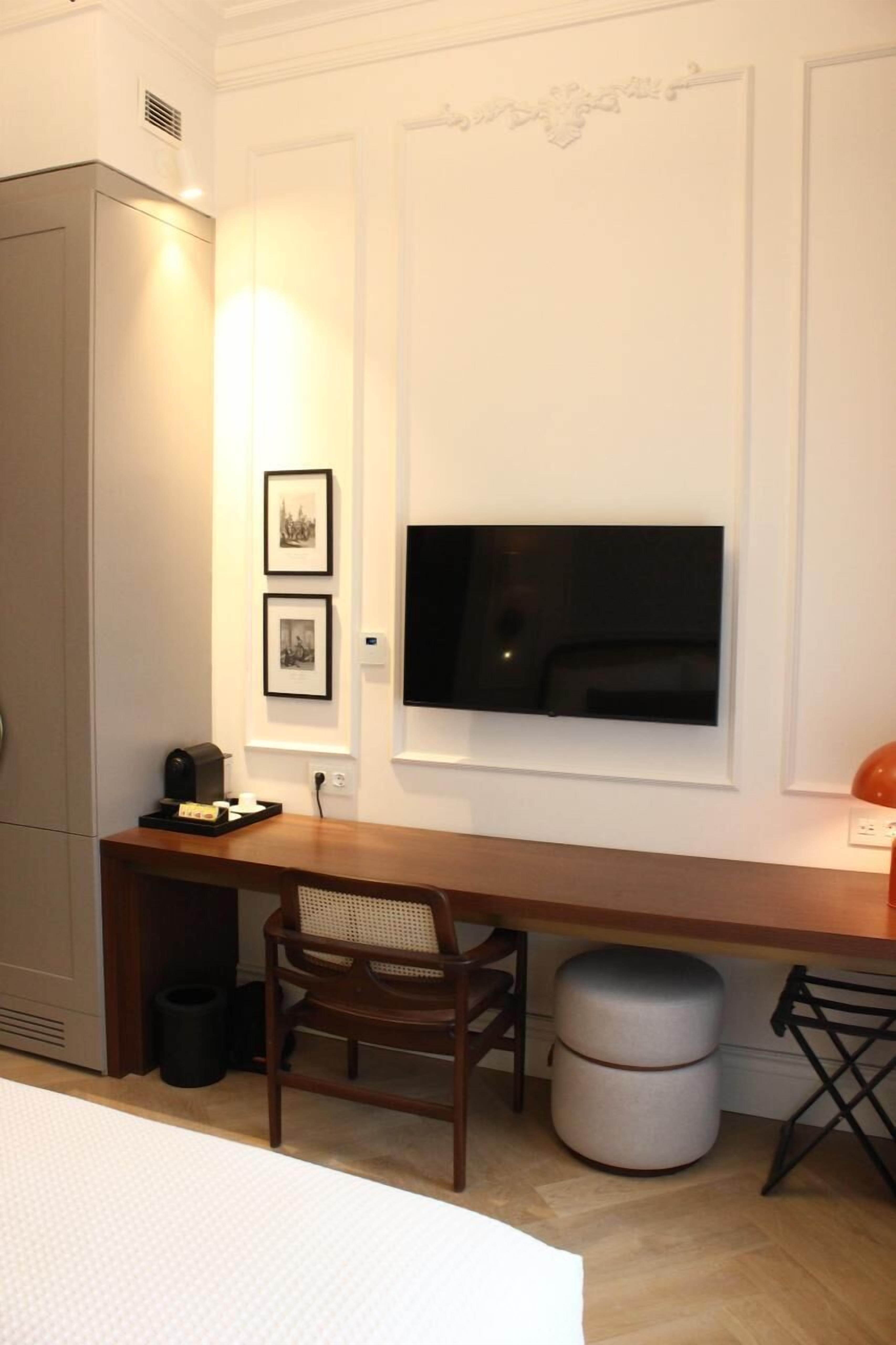 Minibar, ferro/tábua de engomar, Wi-fi grátis 