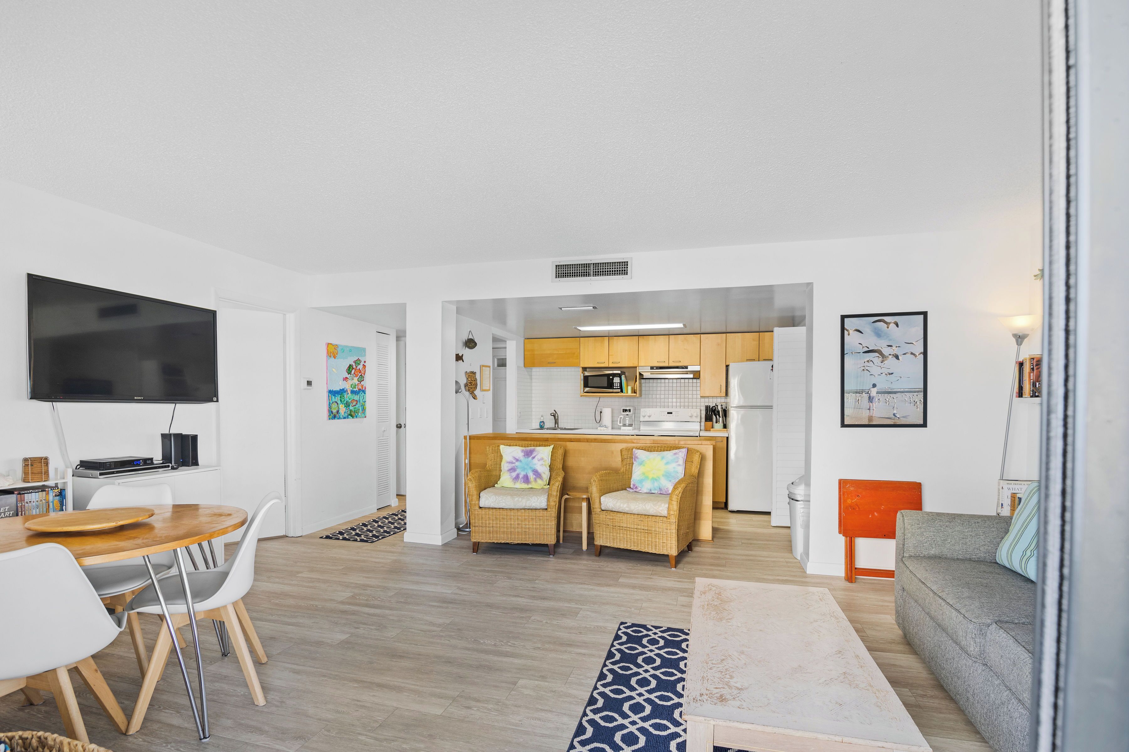 Apartamento em Condomínio Fechado, 1 cama queen-size e sofá-cama, terraço (Seaward D-102) | Sala de estar