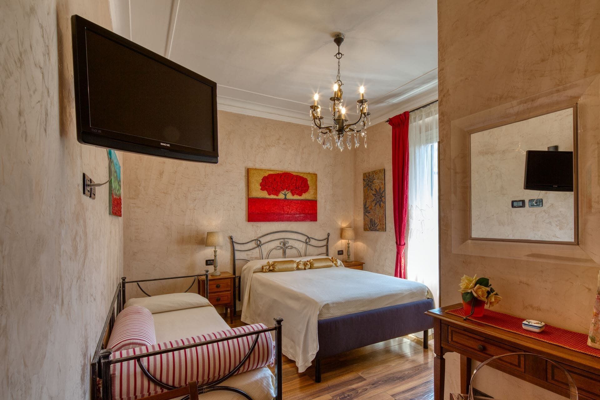 Quarto Triplo Familiar | Cofre no quarto, cortinas/cortinados opacos, Wi-fi grátis 
