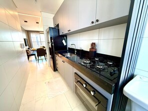 Apartamento conforto | Cozinha privada | Micro-ondas, fogão, torradeira, talheres/pratos/utensílios de cozinha