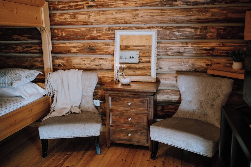 Birch Cabin: Mountain Escape | Sleeps 4 | No Cleaning Fees | Private Bathroom - Alberta