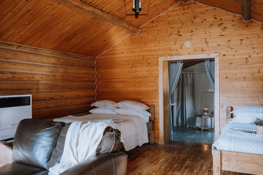Aspen Cabin: Relaxing Mountain Escape | Sleeps 4 - Alberta