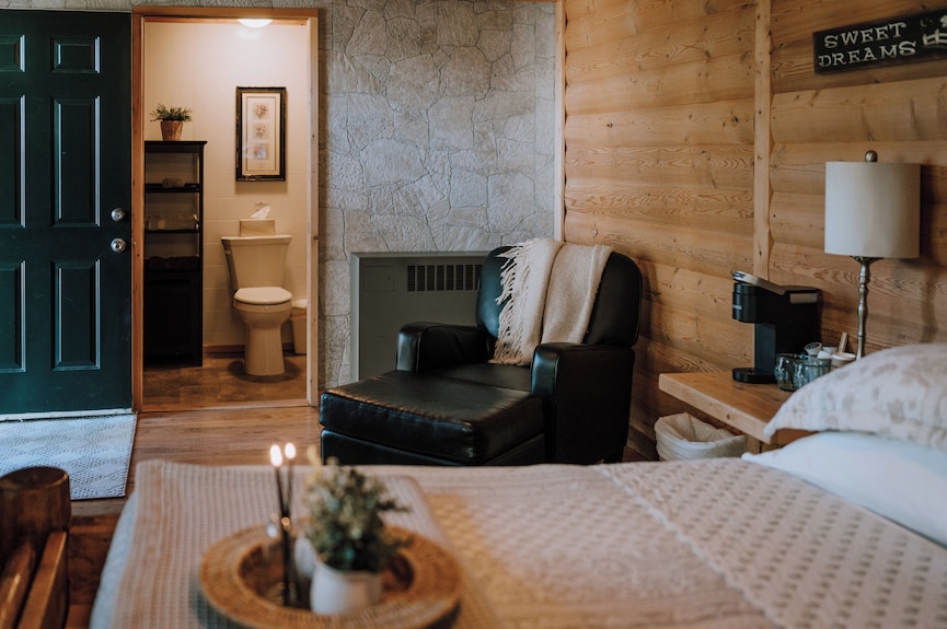 Larkspur Cabin: Romantic Mountain Escape | 1b | 1b - Alberta