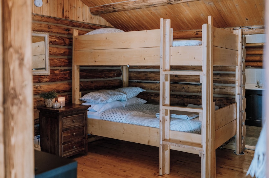Pine Cabin: Mountain Escape | Sleeps 4 | Bathroom - Alberta