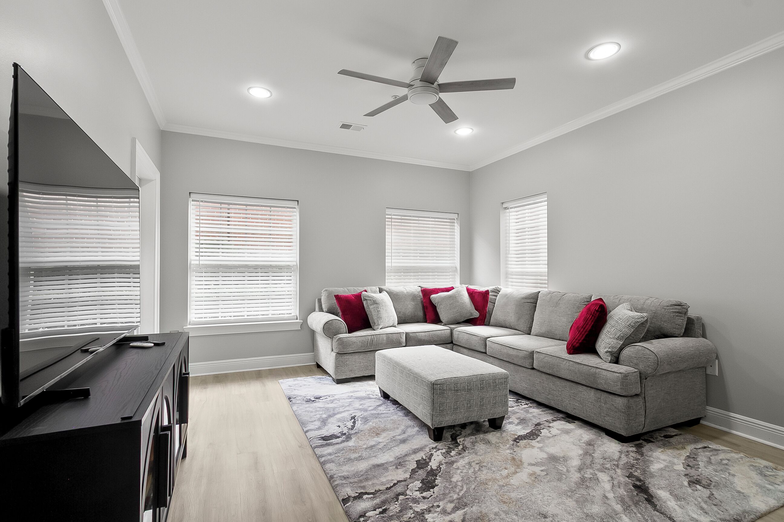 Front Door To "Roll Tide" In Minutes! Walk To The Stadium And Avoid The Parking! - Tuscaloosa, AL