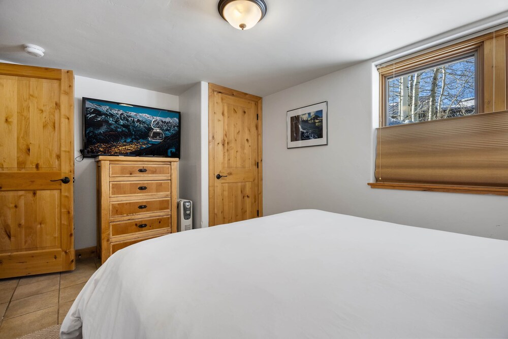 Cozy, Central 3BR Gem: Hot Tub + Fireplace - Telluride | Vrbo