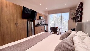 Apartamento Cidade, varanda, Vista para a cidade | Roupa de alta qualidade, edredões de penas 