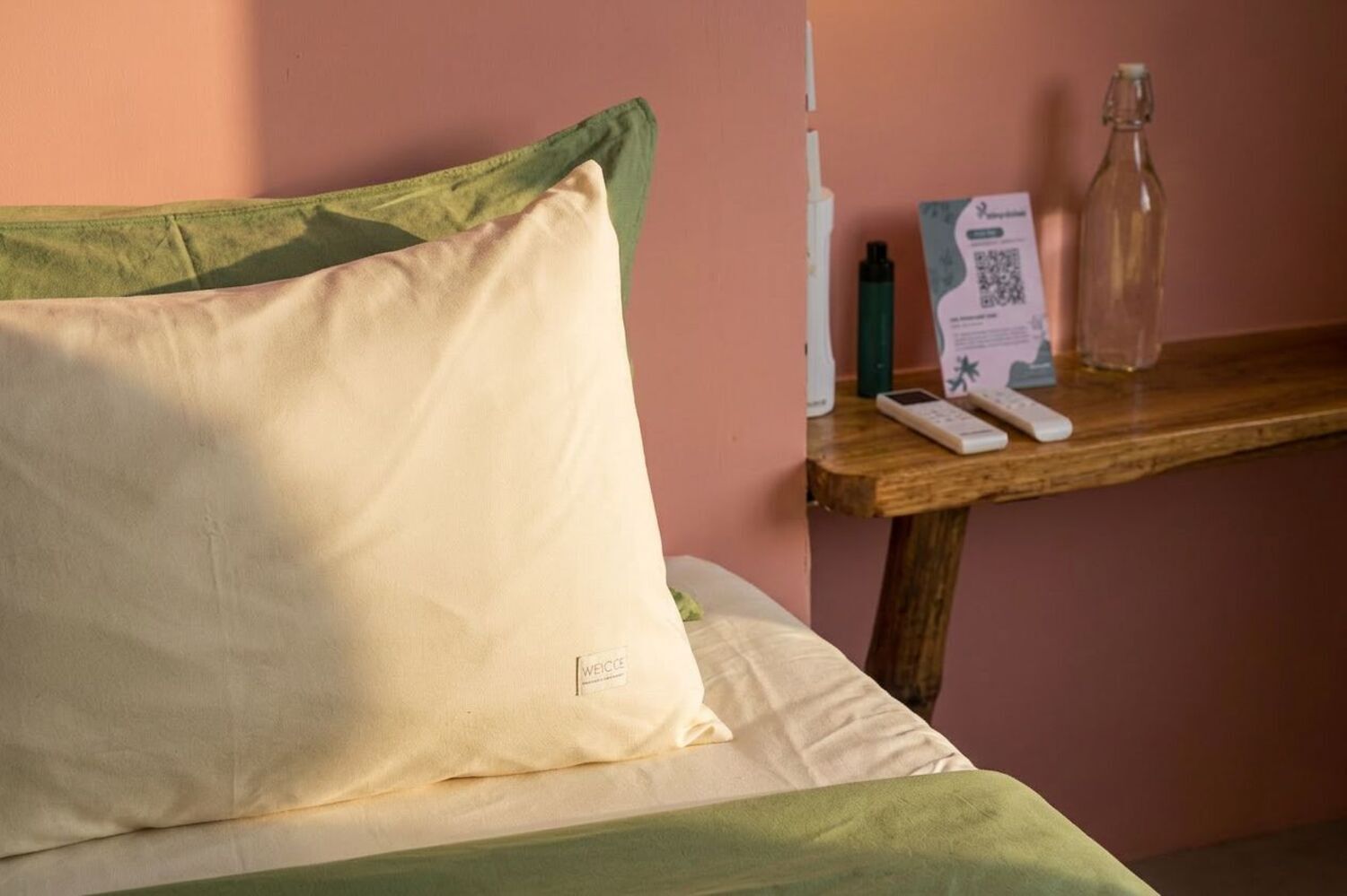 Vila, 1 cama King, ar-condicionado, vista para o rio | Frigobar, escrivaninha, espaço de trabalho para notebook