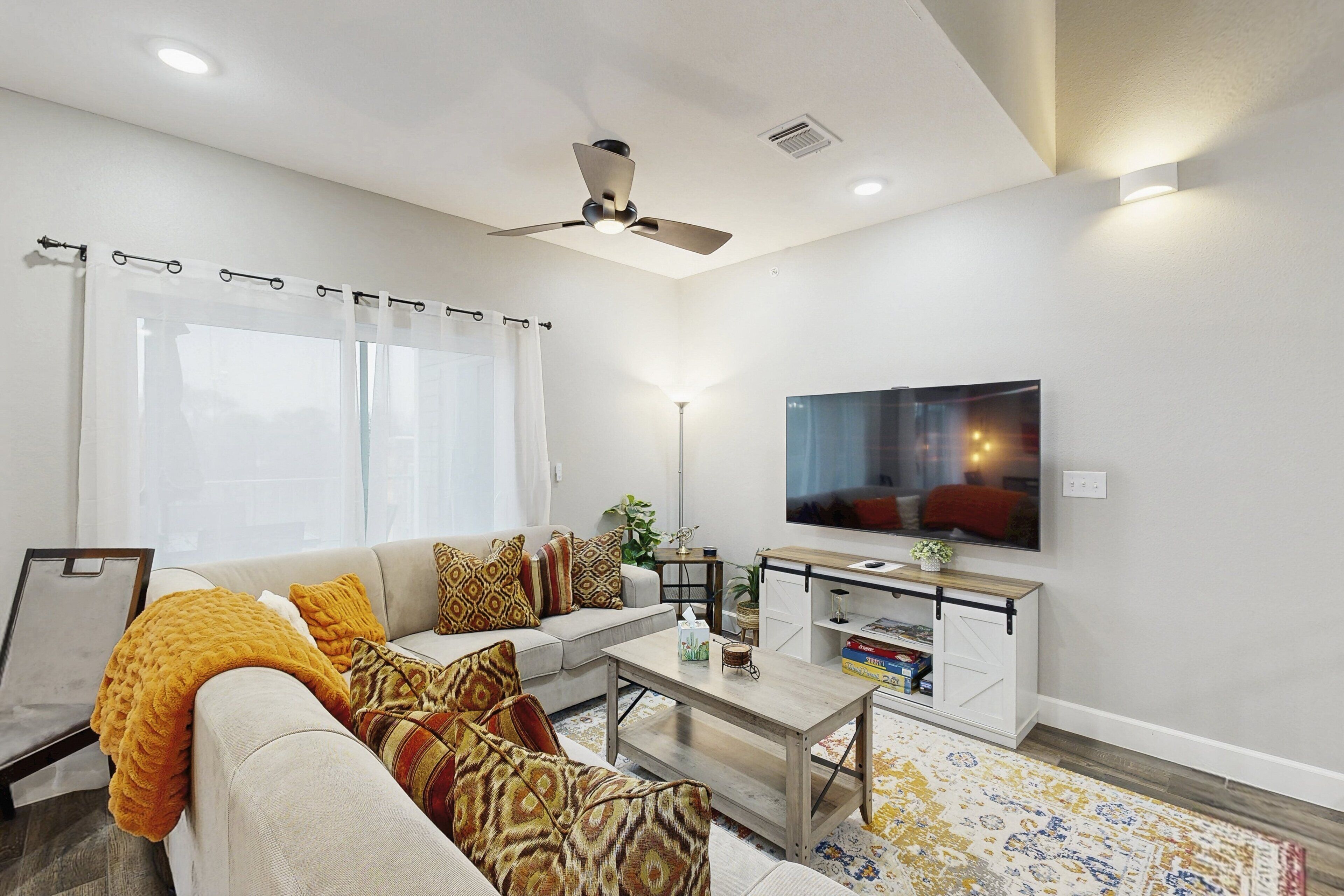 Premier Brand New Build Penthouse Condo On The Guadalupe River Near Gruene - 新布朗費爾斯