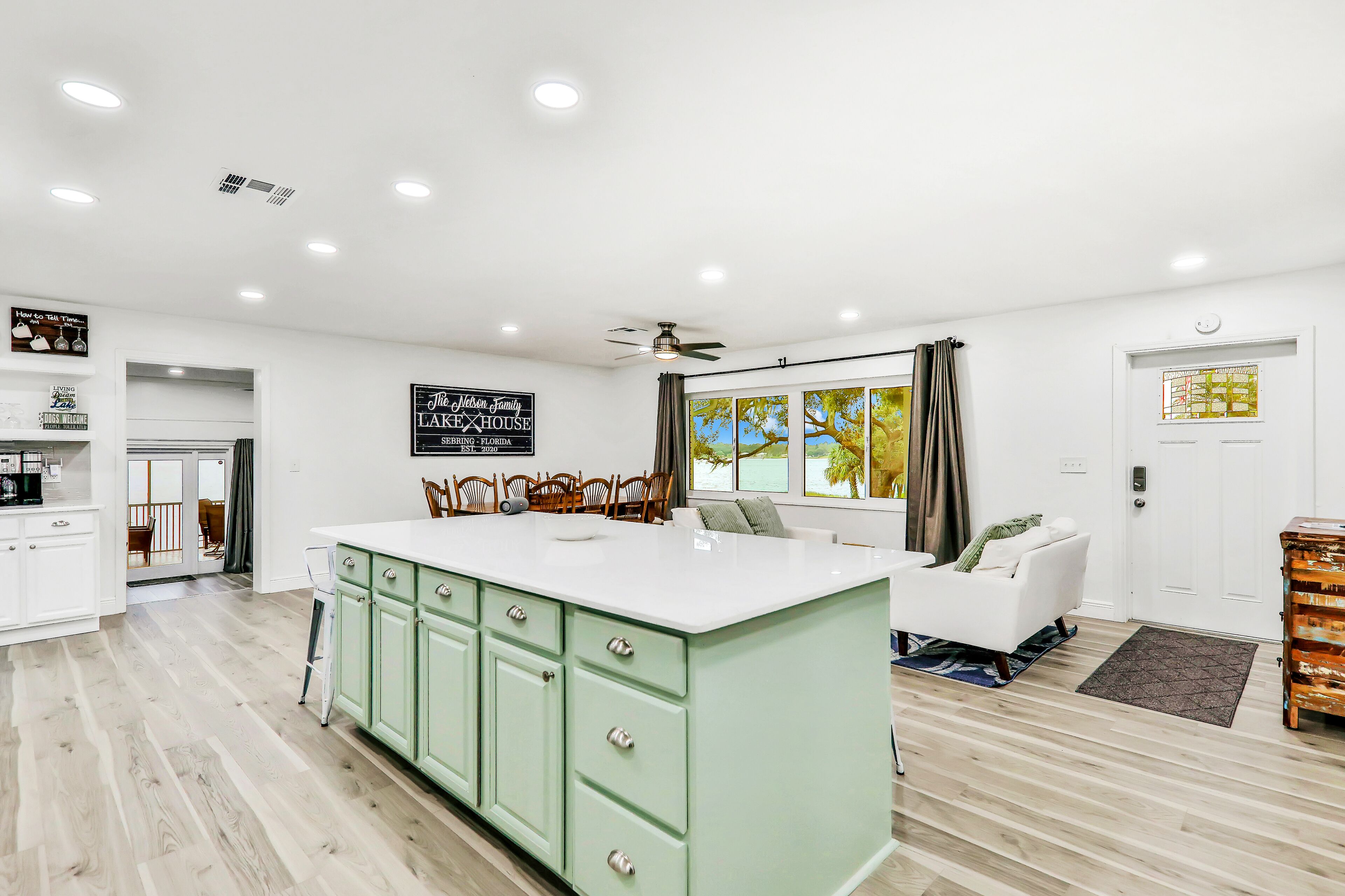 Dog-friendly Lakefront Home With Fast Wifi, Central Ac, Patio, & Game Room - Sebring, FL