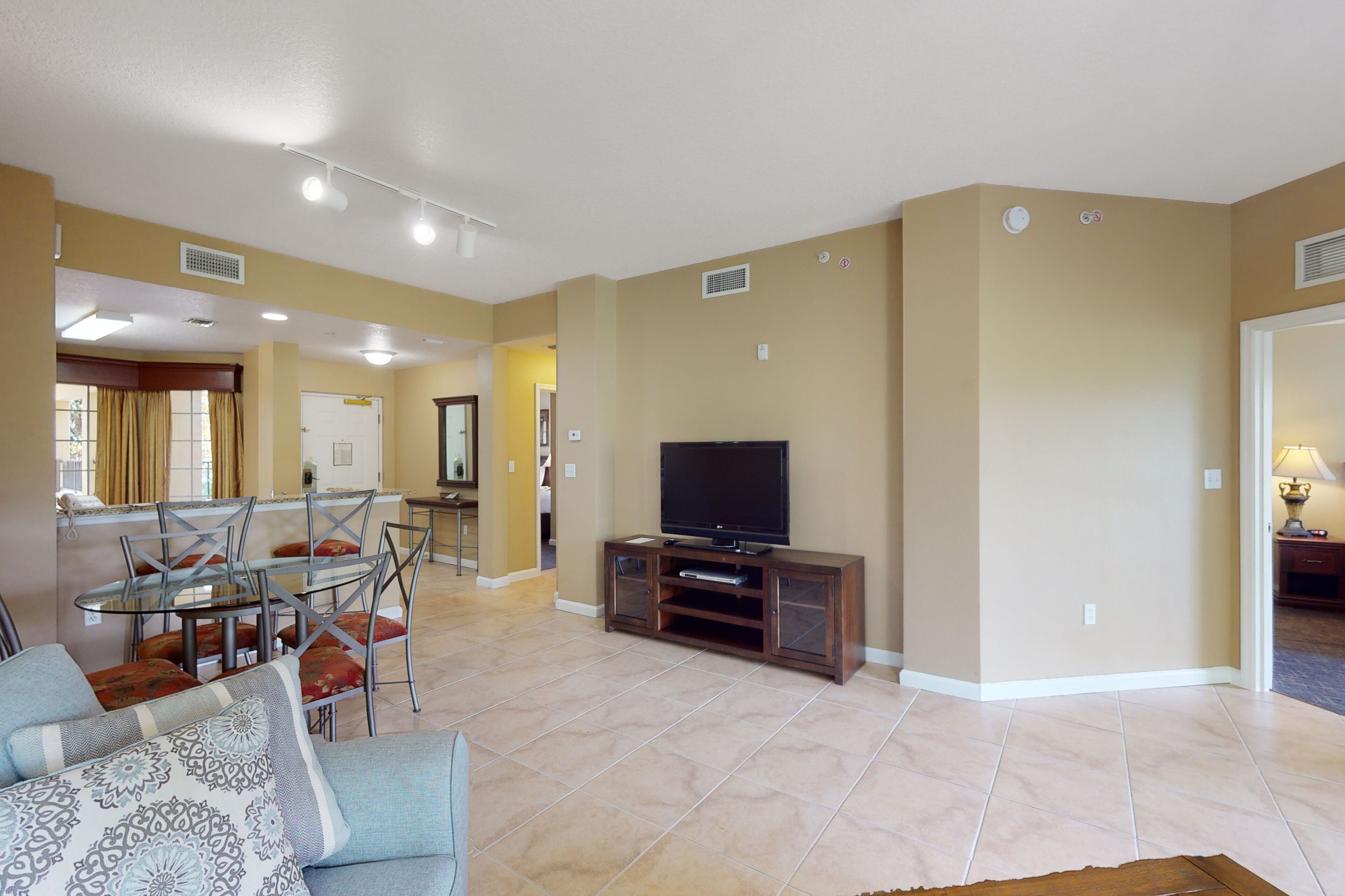 Inviting 4th-floor Condo With Elevator, Screened Balcony, Washer/dryer & Ac - Lake Buena Vista, FL