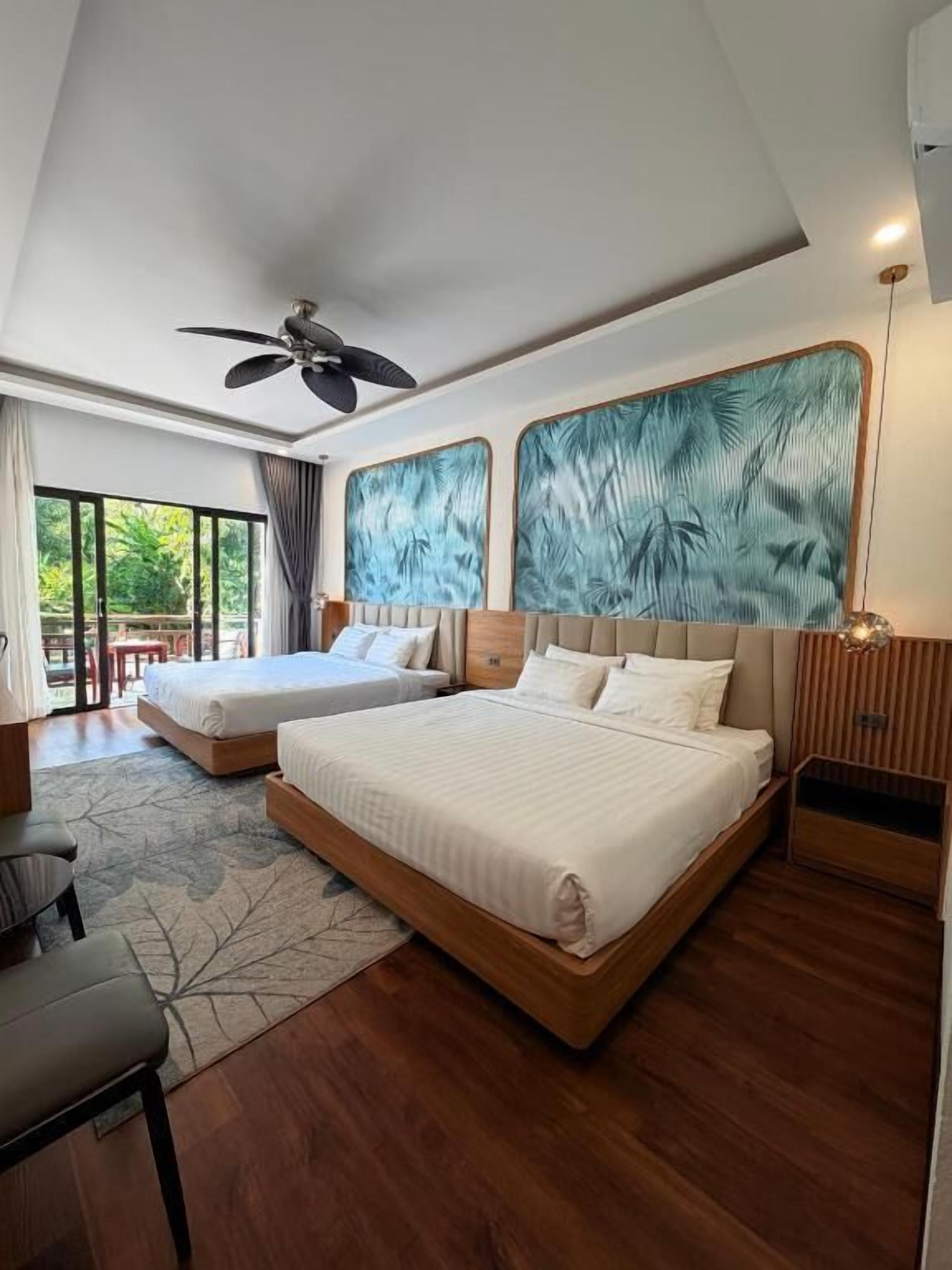 Quarto Familiar, varanda, vista para o jardim | Cofre no quarto, secretária, cortinas/cortinados opacos, Wi-fi grátis 