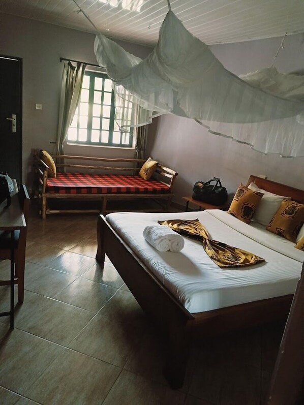 Quarto casal luxo | Wi-Fi de cortesia, roupa de cama