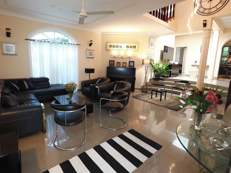 Spacious 5-bedroom Villa With Ac In Marvelous Dehiwala-mount Lavinia - Colombo