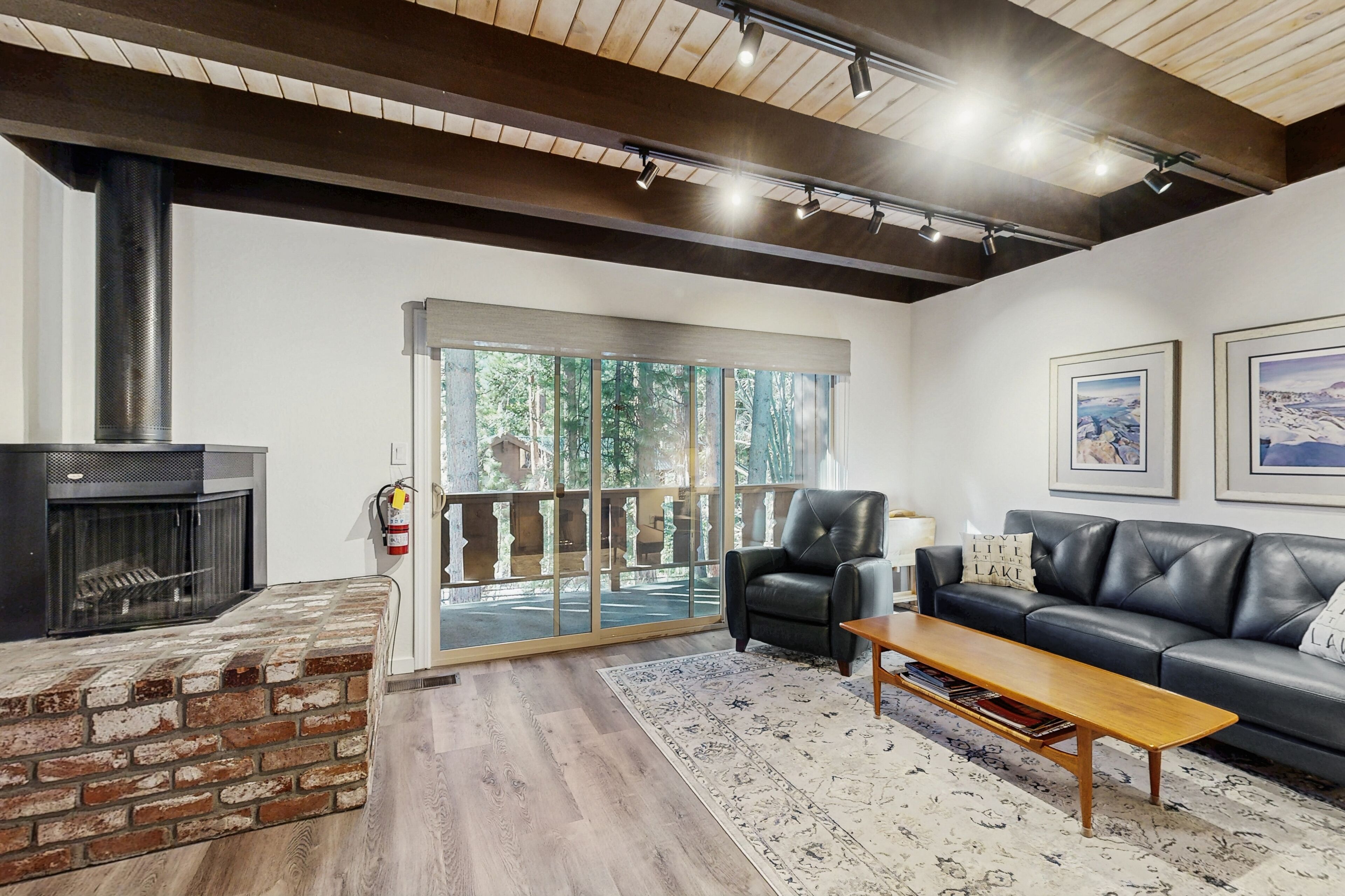 Cozy Family-friendly Condo With Fenced Yard, Deck, Bbq, Walk To Shops - Carson City, NV