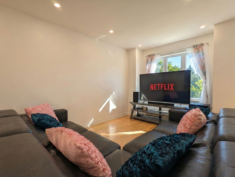 Spacious 2br | Free Parking + 1.5 Bath | Near Yul - Dorval