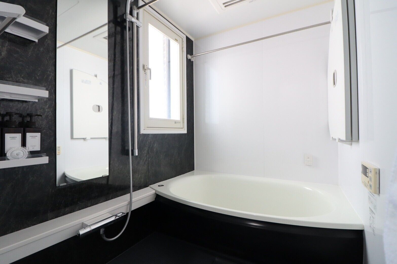 Apartamento | Casa de banho | Um secador de cabelo, um bidé, toalhas fornecidas, champô 
