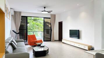 Suíte família, vista para a colina | Área de estar