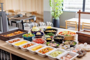 Pequeno-almoço tipo buffet diário mediante uma taxa