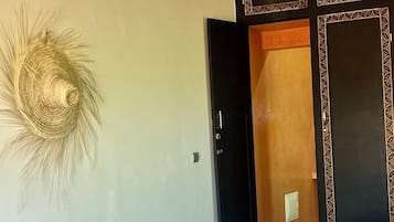 Suíte luxo, 1 cama King, banheiro privativo | Parte interna