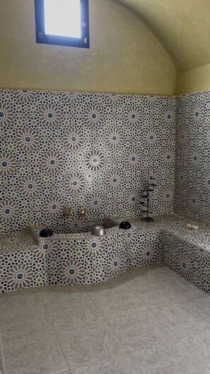 Sauna a vapor, massagens