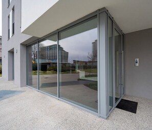 Apartamento, varanda, Vista para a cidade | Pormenores do exterior