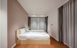 Apartamento de Luxo, 2 quartos, varanda, Vista para a cidade | Minibar grátis, secretária 