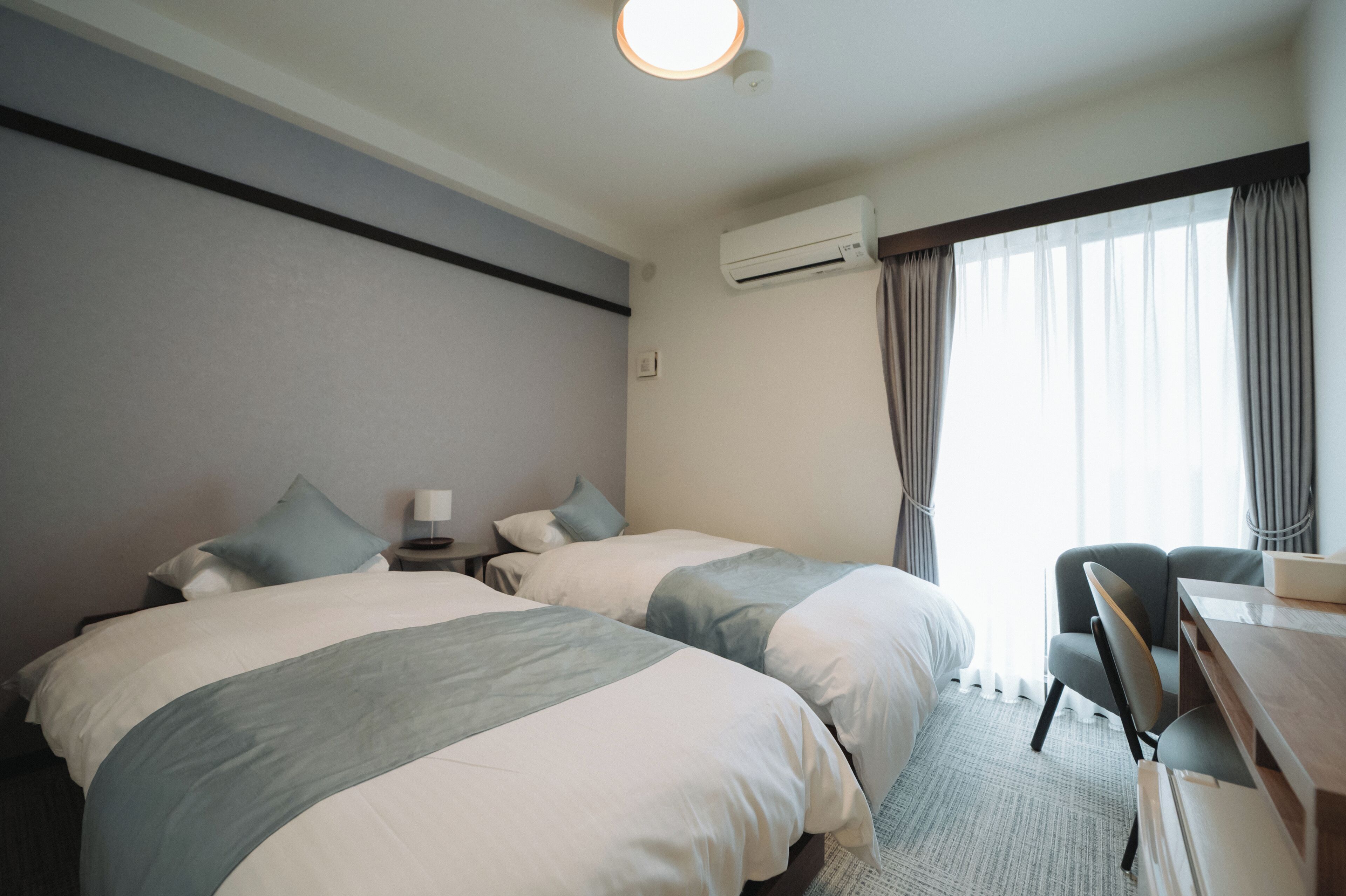 Quarto Twin Básico, 2 camas individuais | Secretária, Wi-fi grátis 