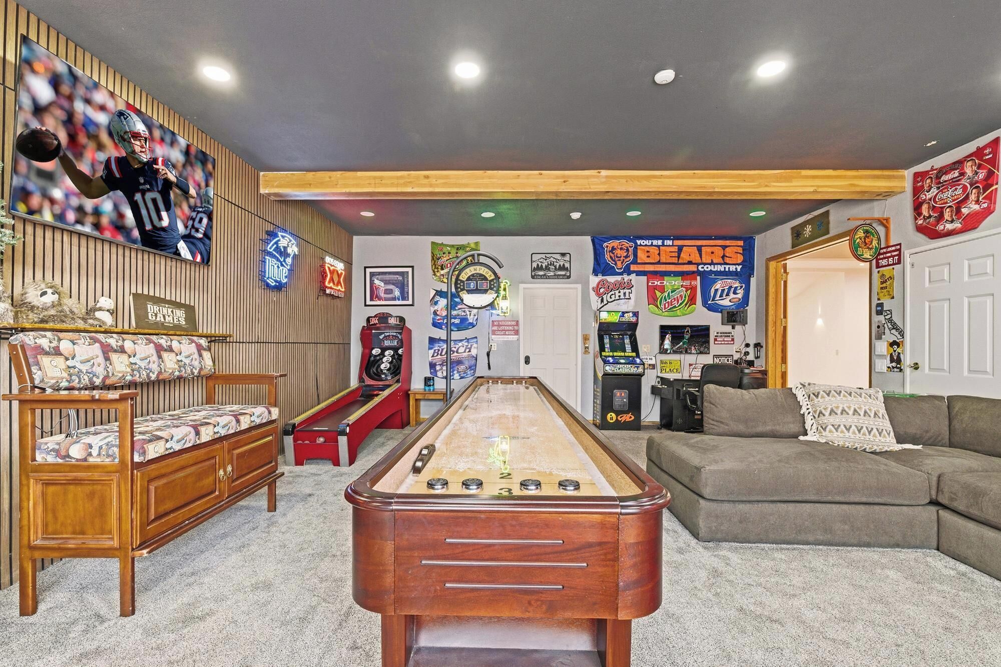 Luxury 5 Bedroom With Two Master Suites! Pet Friendly! Sauna! Enormous Game Room! Ev Charger! Gorgeous Views! - Big Bear, CA