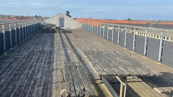 Apartamento, vários quartos, varanda | Refeições ao ar livre