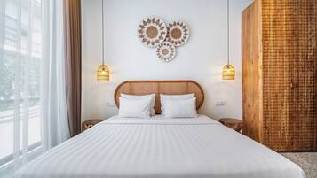 Vila, 2 quartos, piscina particular | Cofres nos quartos, escrivaninha, espaço de trabalho para notebook