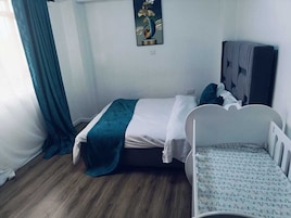 Apartamento Standard, varanda, vista para a colina | Secretária adequada para computadores portáteis 
