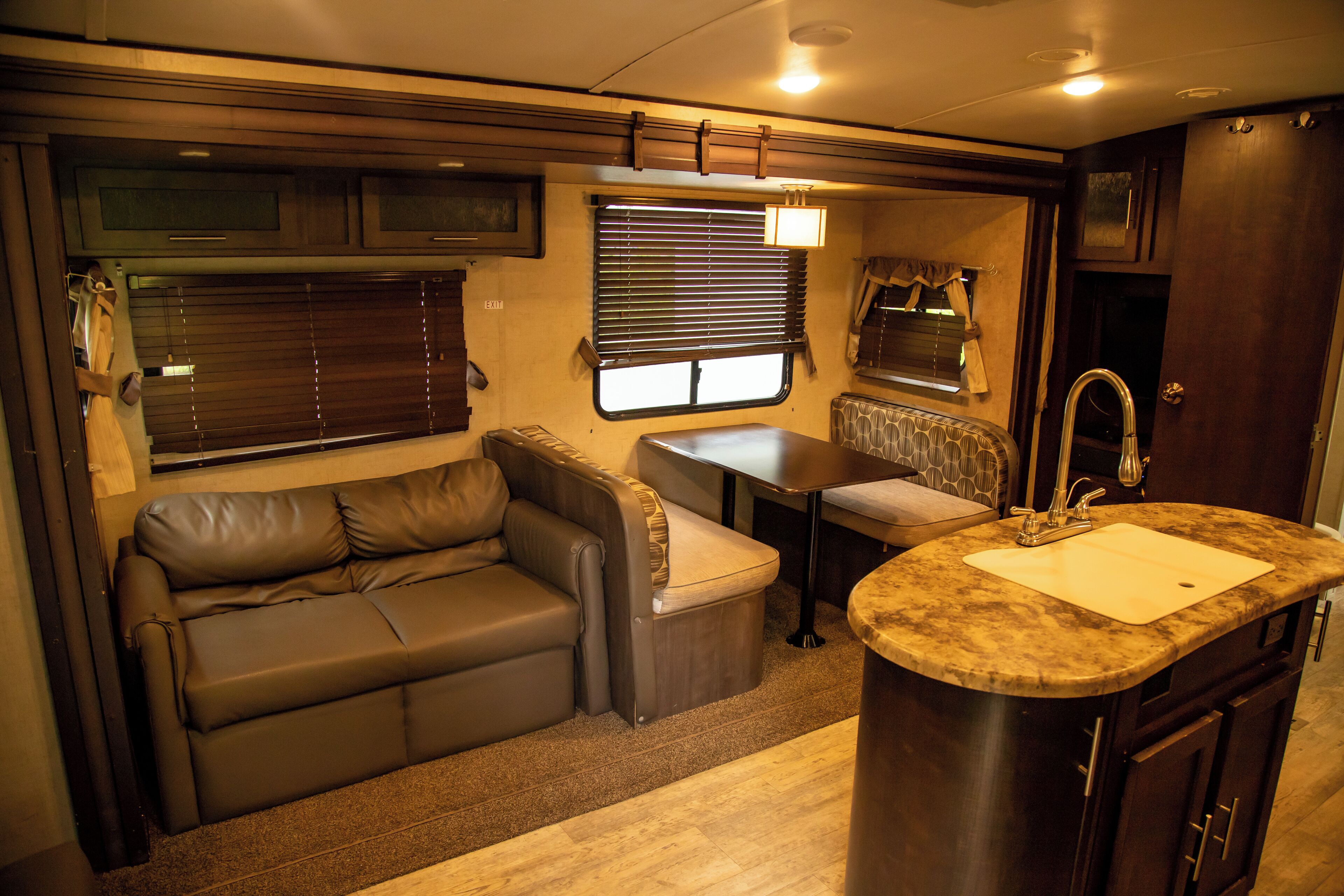 Casa Móvel Clássica | Sala de estar | Smart TV de 32 polegadas com canais digitais 